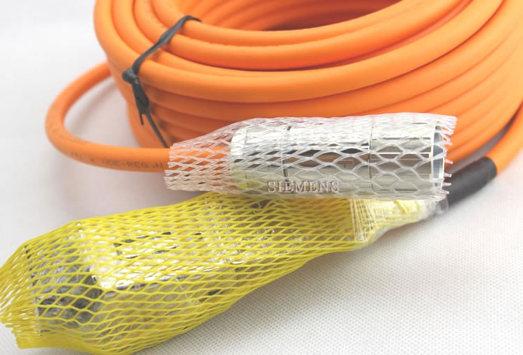 Custom-Made Pre-assembled cables for SINAMICS V90 - PLCs Kit