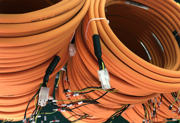 Custom-Made Pre-assembled cables for SINAMICS V90 - PLCs Kit